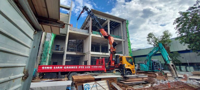 Lorry Cranes - Sing Lian Cranes